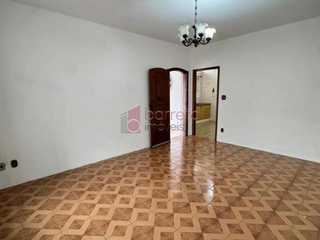 CASA TÉRREA COM AMPLO ESPAÇO MULTIUSO À VENDA NA VILA DIDI EM JUNDIAÍ/SP