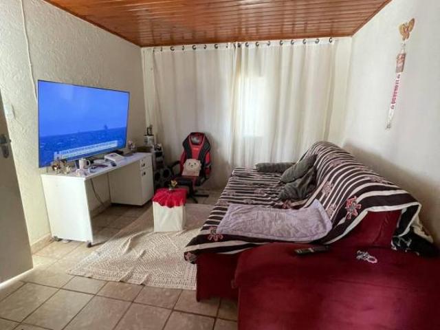 CASA TÉRREA COM AMPLO QUINTAL!