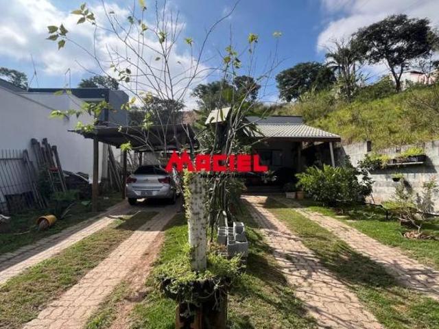 Casa Térrea com Amplo Quintal à Venda no Chácaras Pousada do Vale!