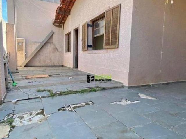 Casa térrea com amplo quintal e ótima localização no Atibaia Jardim!