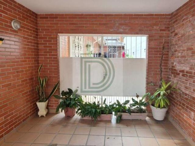 Casa Térrea com Amplo Quintal em Taboão da Serra SP