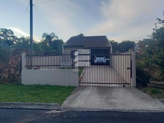 Casa térrea, com amplo terreno em Campo Largo PR