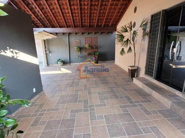 CASA TÉRREA COM ÁREA DE LAZER À VENDA NO TUCURA EM MOGI MIRIM/SP
