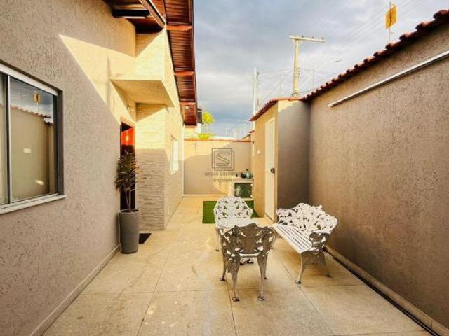 Casa térrea com área gourmet, piscina, 3 dormitórios