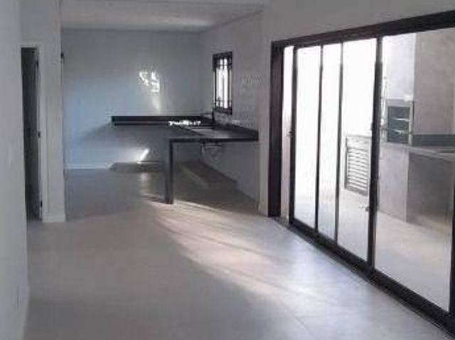 ? Casa térrea com arquitetura neoclássica – Condomínio Terras da Estância ?