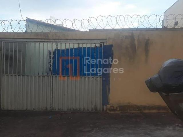 Casa térrea com barracão nos fundos no Parque Oeste Industrial