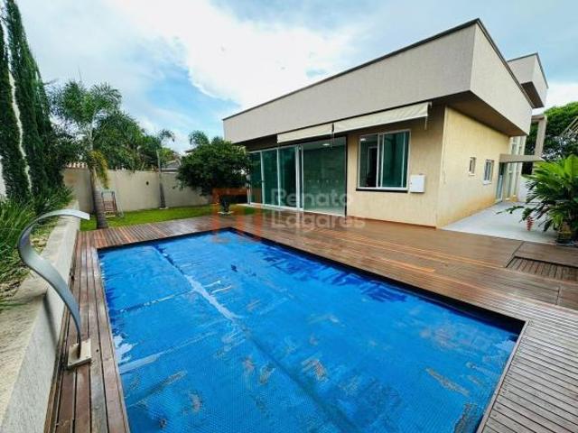 Casa térrea com gourmet e piscina no Condomínio do Lago