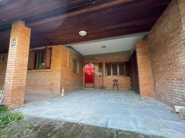 Casa Térrea com Grande Potencial de Valorização no Bairro Tristeza!