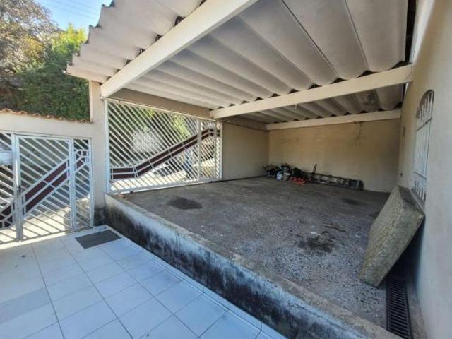 Casa térrea com edícula