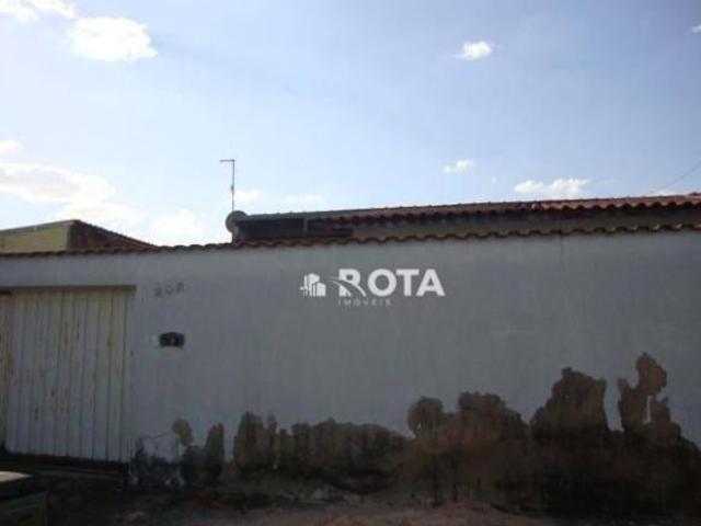 Casa térrea com edícula 2 casas no fundo