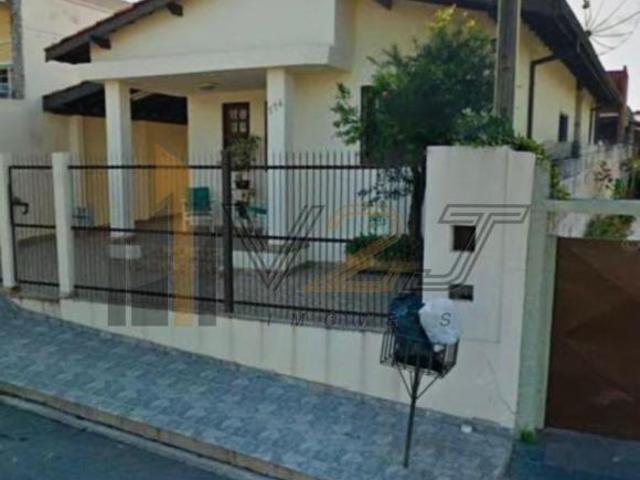 Casa térrea com edícula à venda no bairro Vila Planalto em Vinhedo SP