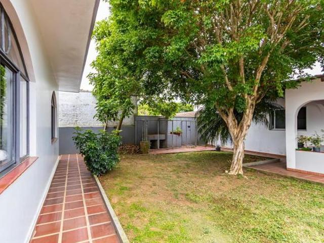 Casa térrea, com edícula à venda, Jardim das Américas, Curitiba, PR