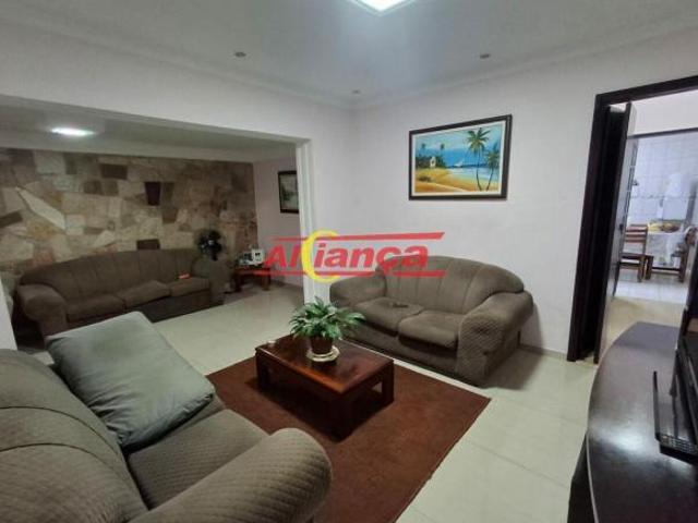 Casa Térrea com Edícula à venda 3 quartos sendo 1 suíte 262,50m² 3 Vagas Cidade Maia