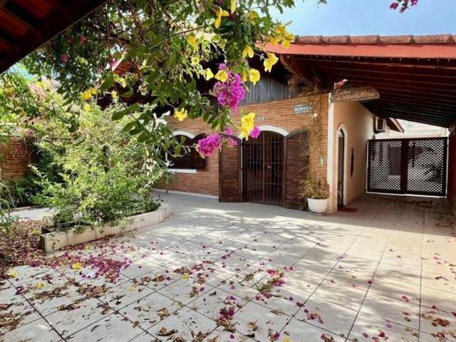 Casa Térrea com edícula aos fundos. Localização Excepcional