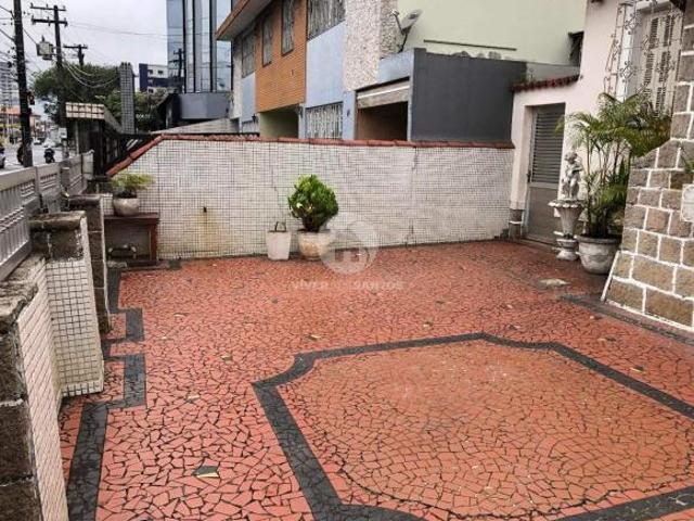 Casa térrea com edícula com 3 quartos no Boqueirão em Santos