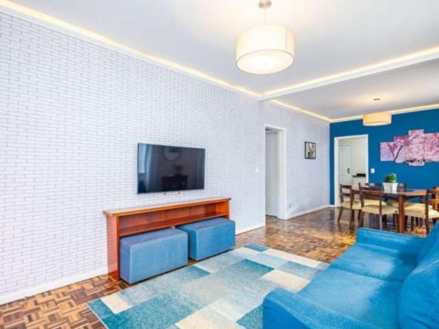 Casa térrea com edícula e amplo terreno no Santa Cândida em Curitiba/PR