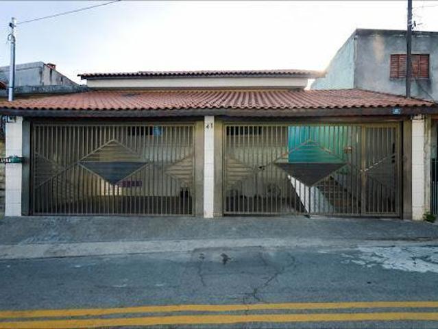 Casa Térrea com Edícula e 6 vagas de garagem