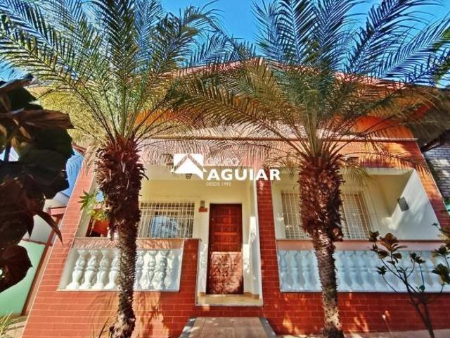 Casa térrea com edícula independente e amplo quintal à venda em Valinhos, ótima