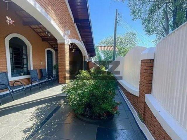 Casa térrea com edícula para venda no Bosque dos Eucaliptos na zona sul de São José dos Campos/SP