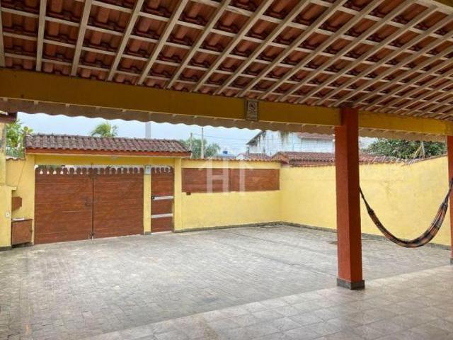 Casa térrea com edícula pé na areia