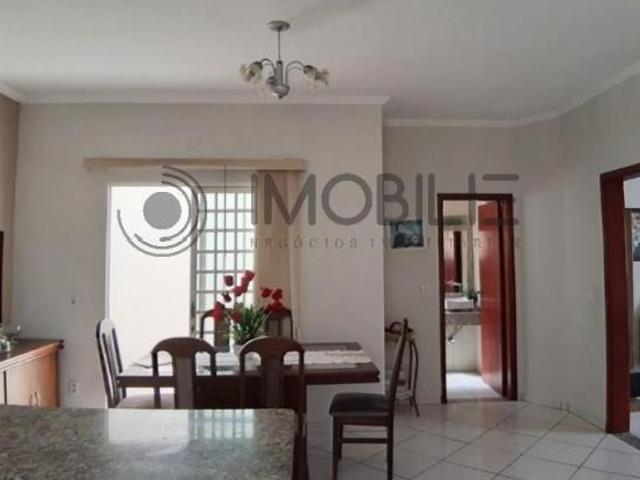 Casa Térrea com Edícula, Suíte com Hidromassagem e Área Gourmet no Jardim Regina