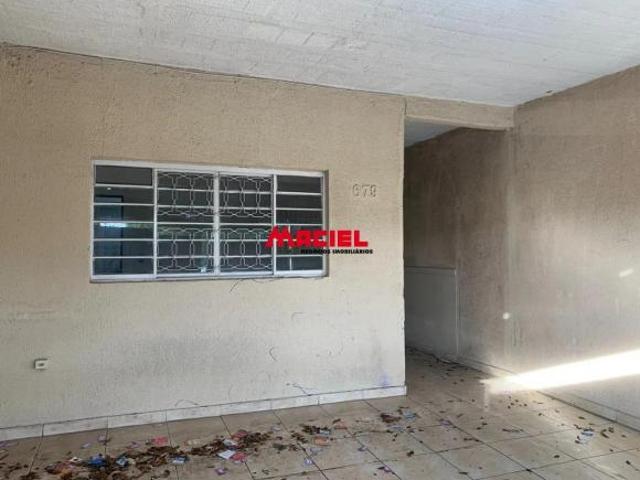 Casa Térrea com Excelente Localização e Amplo Quintal no Residencial União Não dá financiamento