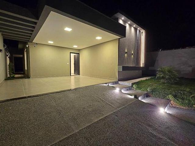 Casa Térrea com Excelente Localização, Fachada Imponente, Piscina e Planejados