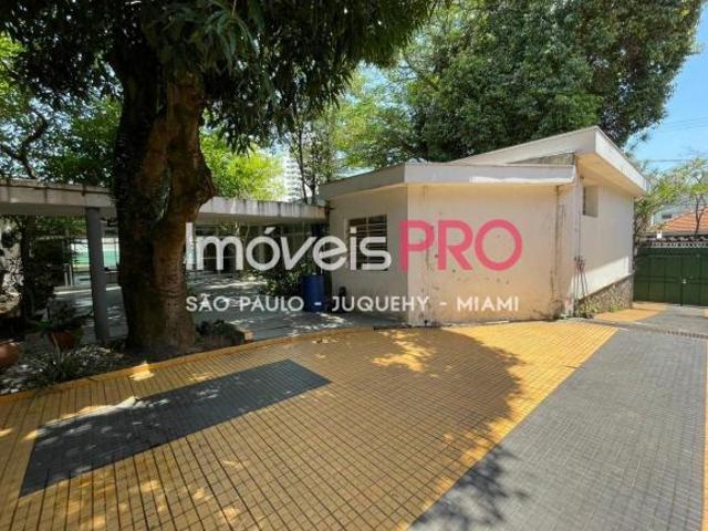 Casa térrea com excelente localização próximo ao Pq do Ibirapuera! Raridade na Vila Nova Conceição