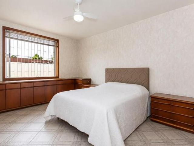 CASA TÉRREA COM EXCELENTE POTENCIAL RESIDENCIAL E COMERCIAL NO JARDIM SOCIAL