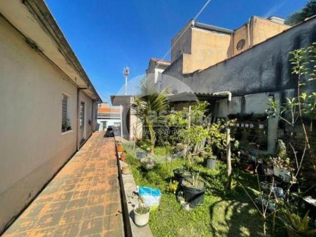 casa térrea com ótimo medida de terreno
