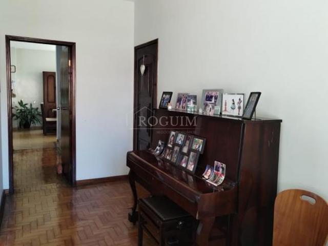 Casa térrea, com otima manutnção, localização privilegiada,próxima a comercios,escolas,serviços