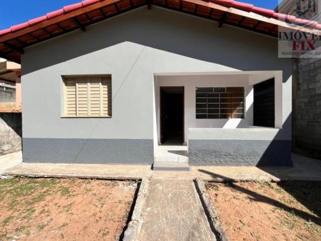 Casa Térrea com lote amplo !