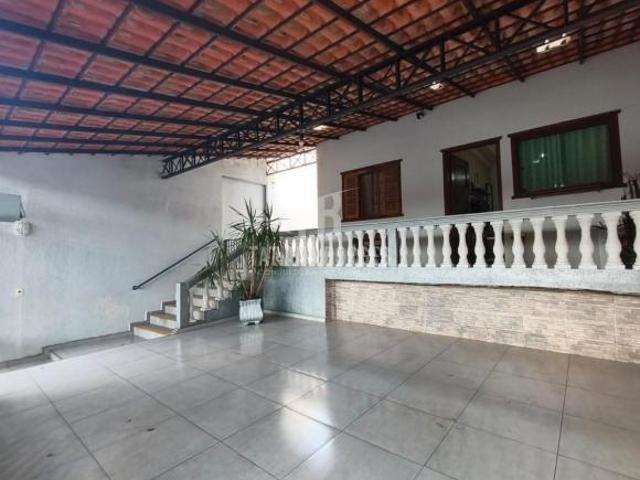 Casa térrea com sobrado no fundo disponível à venda no bairro Central Parque