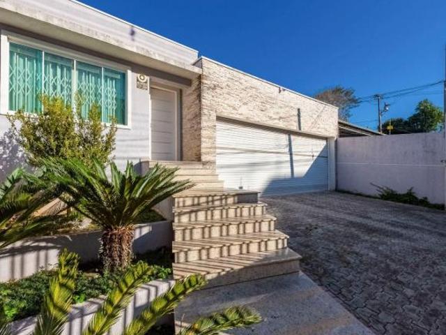 Casa Térrea com Sobrado nos Fundos à venda no Guaíra, 4 Quartos, Área de Churrasqueira e Quintal R