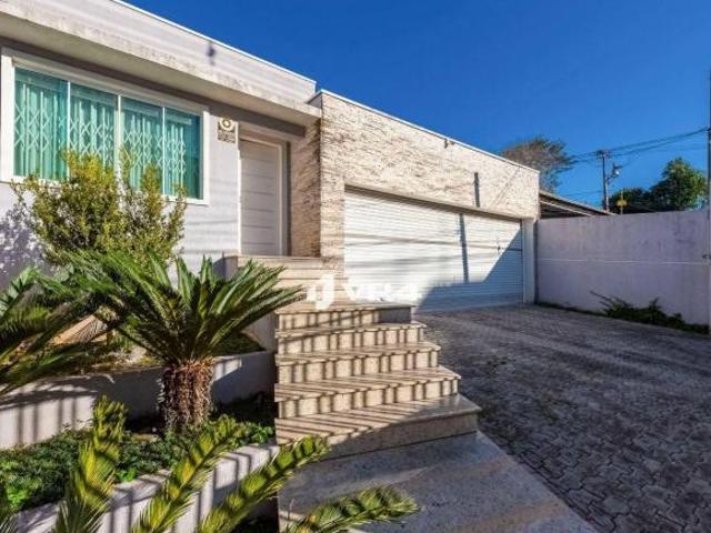 Casa Térrea com Sobrado nos Fundos à venda no Guaíra, 4 Quartos, Área de Churrasqueira e Quintal R