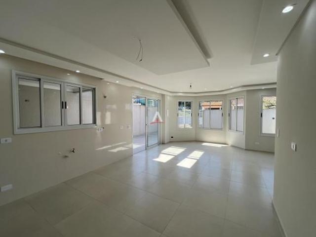Casa Térrea com suíte, garagem e churrasqueira. Ba