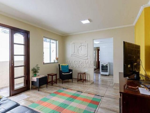 Casa térrea com suíte e quintal à venda no Parque Oratório – próxima ao trólebus