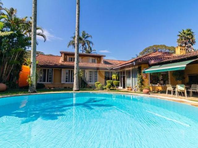 Casa térrea com suíte máster generosa bem próxima do Laguinho em Interlagos São Paulo