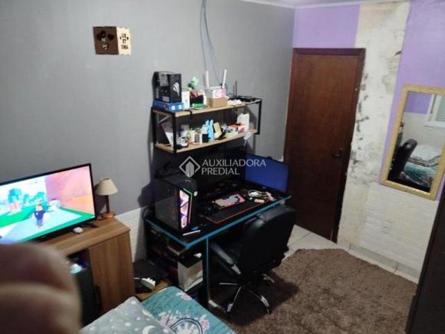 Casa Térrea com Pátio Amplo e Excelente Localização! 02 Quartos.