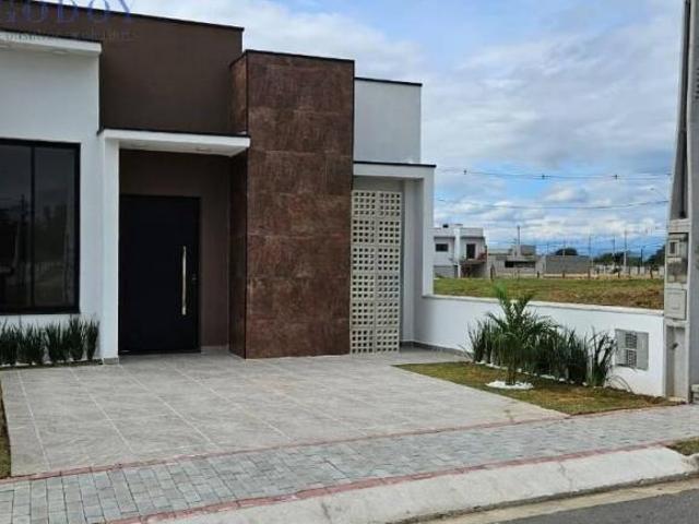 Casa Térrea com Pé Direito Alto e Área Gourmet no Bosque da Imperatriz