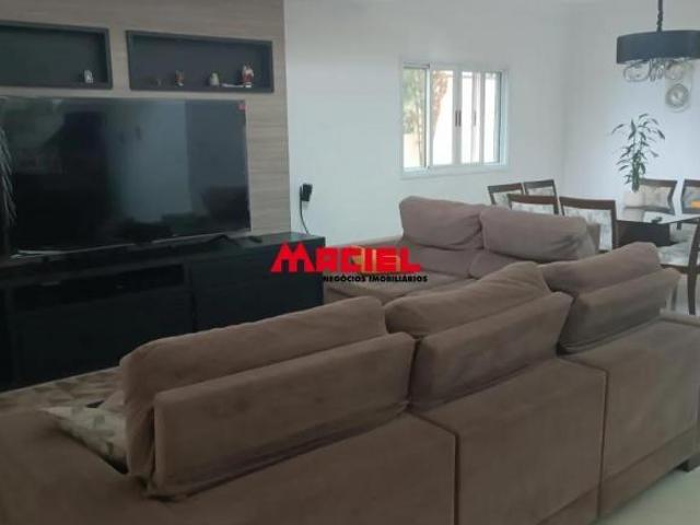 Casa Térrea com Pé direito Duplo e Mezanino 4 Dorms sendo 3 Suites San Marino