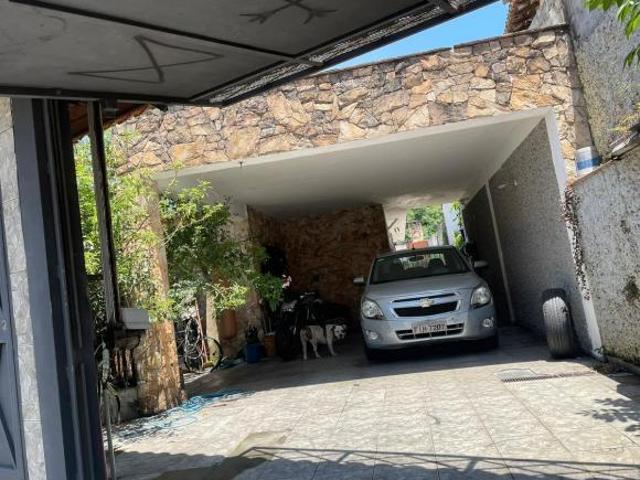 Casa térrea com piscina