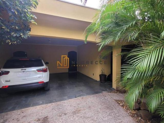 CASA TÉRREA COM PISCINA, 295m² DE CONTRUÇÃO EM TERRRENO DE 479,60m² LOCALIZADO NO CENTRO DE INDAI