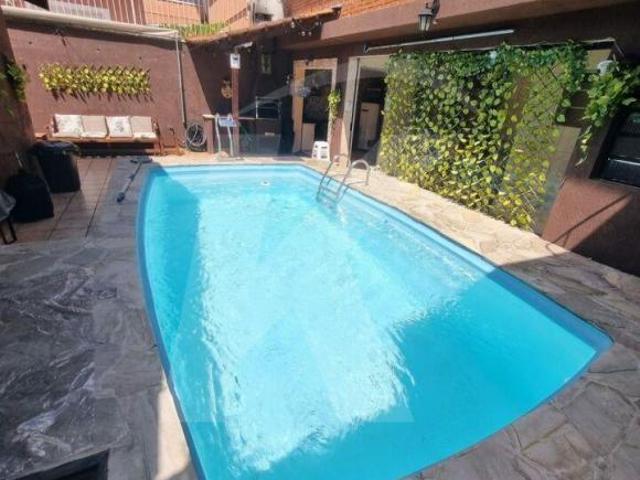 Casa térrea com piscina, 2 dormitórios 1 suíte, 4 vagas, à Venda em Santa Teresinha