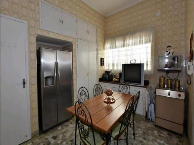 CASA TÉRREA COM PISCINA