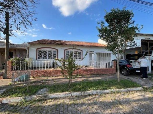 Casa Térrea com Piscina, 3 Dormitórios e Possibilidade para 4º Dormitório Venda