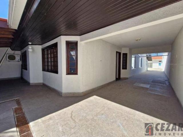 Casa térrea com piscina, 3 dormitórios sendo 1 suíte à venda, 267 m² por R$ 1.300.000 Bairro Alto