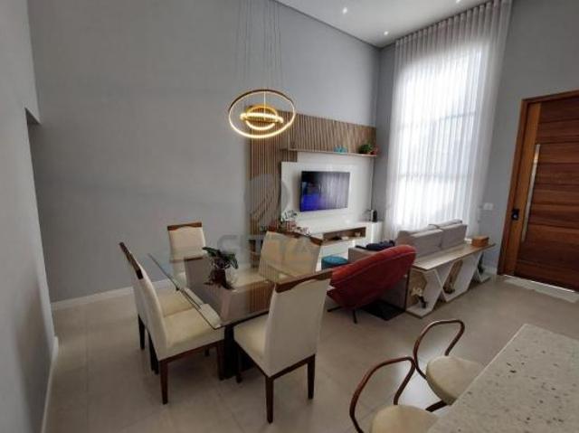 Casa térrea, com piscina, à venda no Jardim Alice / Medeiros – Jundiaí