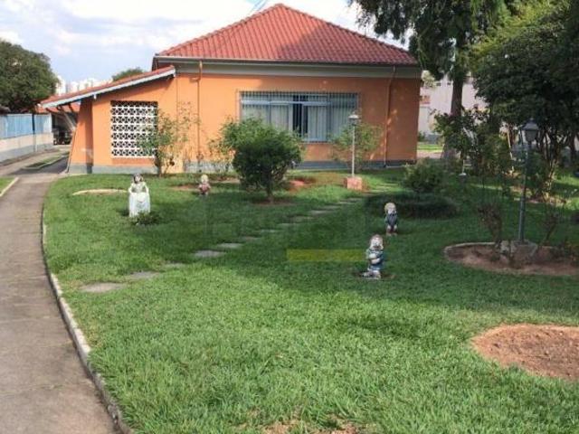 Casa térrea com piscina á venda próximo do Horto Florestal 2.040,00M 4 dormitórios e 8 vagas