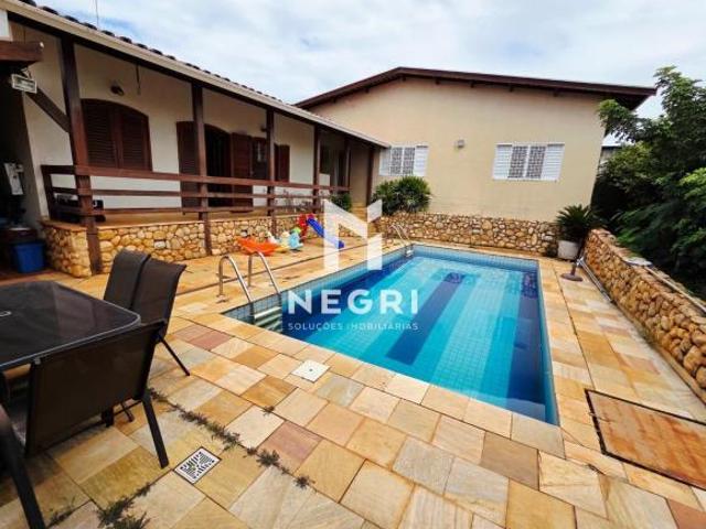 Casa térrea com piscina ao lado da Unicamp, excelente para morar ou investir